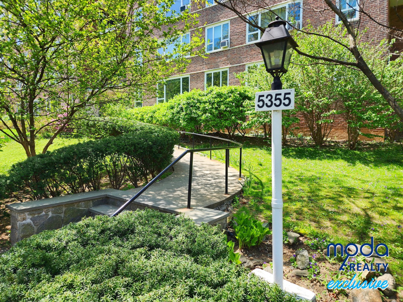 5355 Henry Hudson Parkway #7/G Bronx, NY 10463 - $153,000